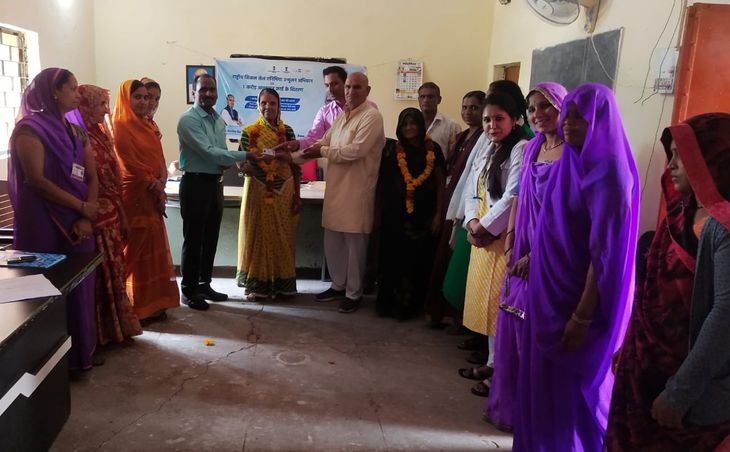 1600 PVC cards of Ayushman Yojana were received in Grapan Rajoda ...