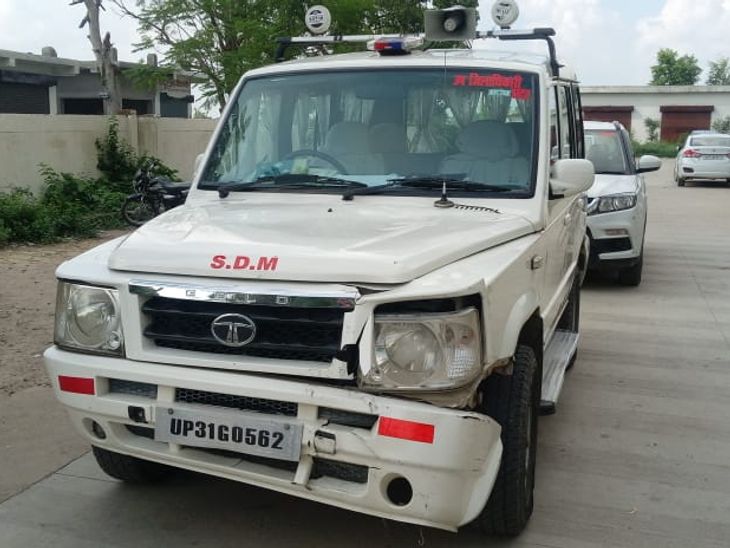 Seriously injured jawan Lucknow refer, bike and government vehicle ...