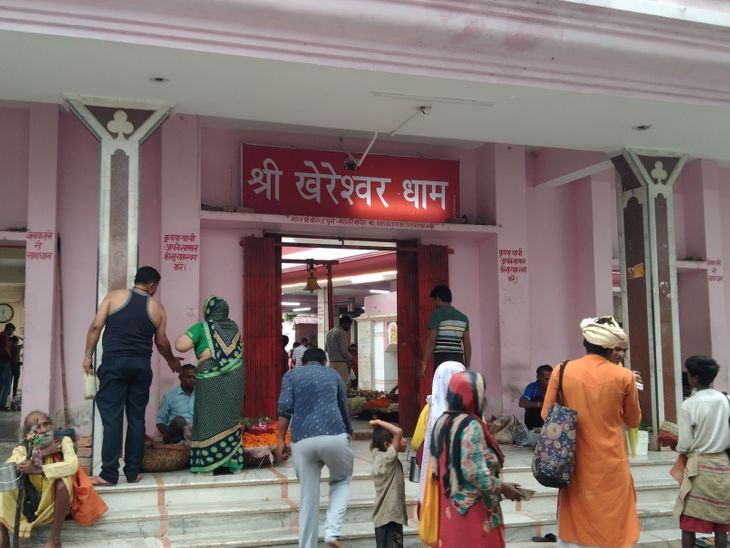 The shouts of Bam-Bam Bhole echoed in the pagodas; Devotees thronged ...