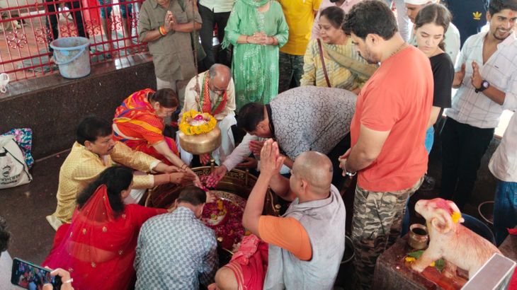 Agrawal community worshiped Bhat in Angareshwar Mahadev, Mangalnath with the wish of good rain ...