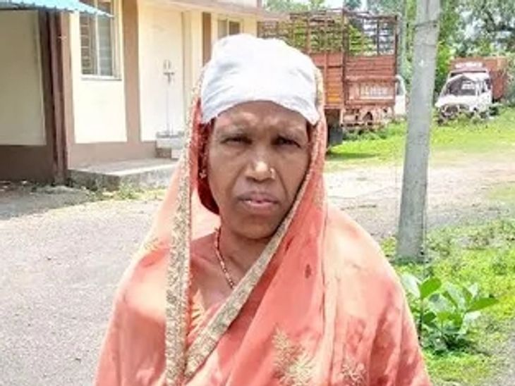 Controversy due to climbing on neighbor's roof, old woman injured ...