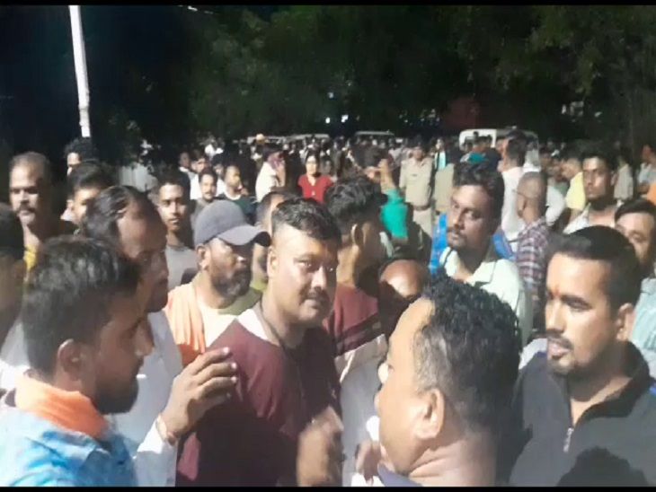 First surrounded the police station regarding the action, then ...