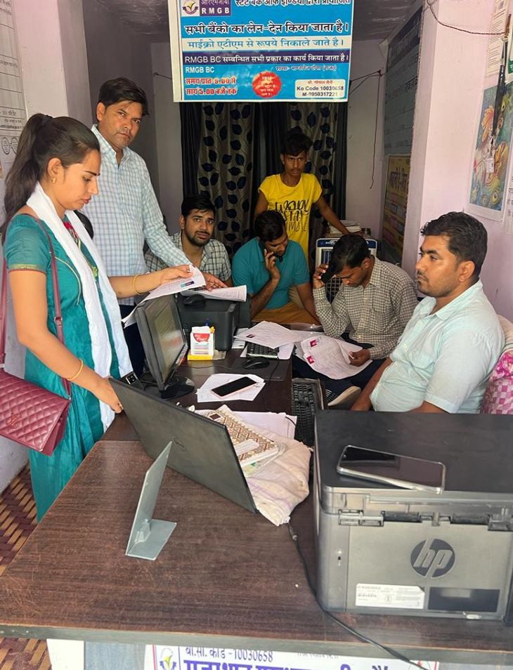 Inspection of 10 e-Mitra and two Aadhaar centers, irregularities found | 10 ई-मित्र व दो आधार ...