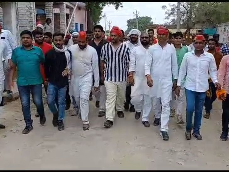 Demand for the construction of the damaged road from Mughalsarai to ...