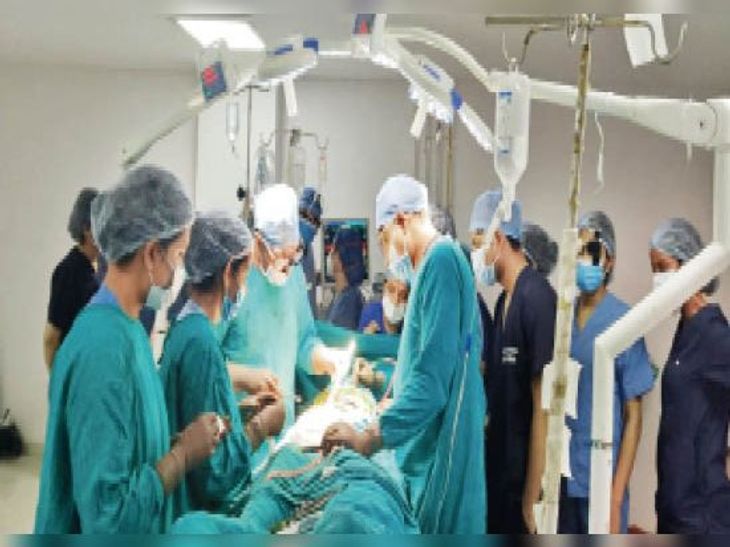 Transplanted with laparoscopic kidney removal technique, the donor took ...