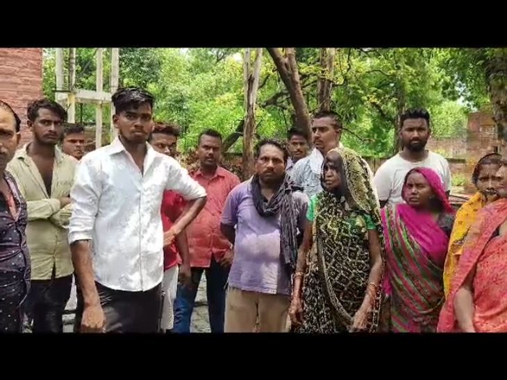 Horrific road accident in Rae Bareli: high speed bike rider fell into the pit 'death' police ...