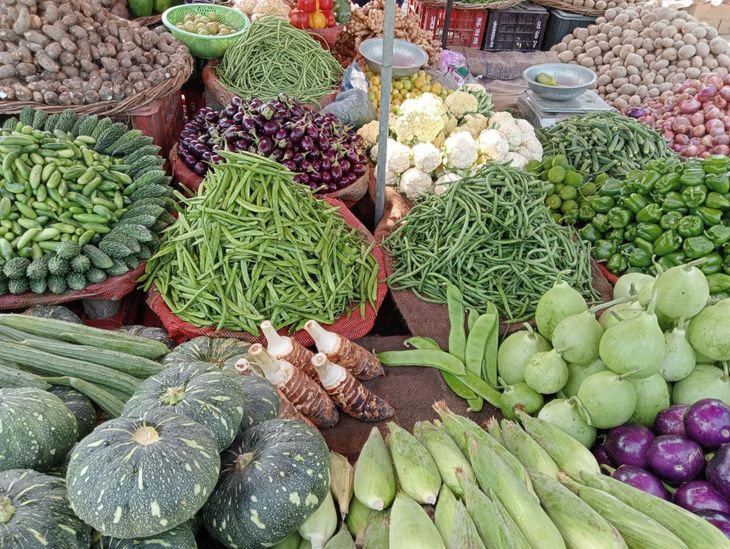 Crop bad, tomato 70 to 100 and green vegetable 30 to 80 rupees kg | घर ...