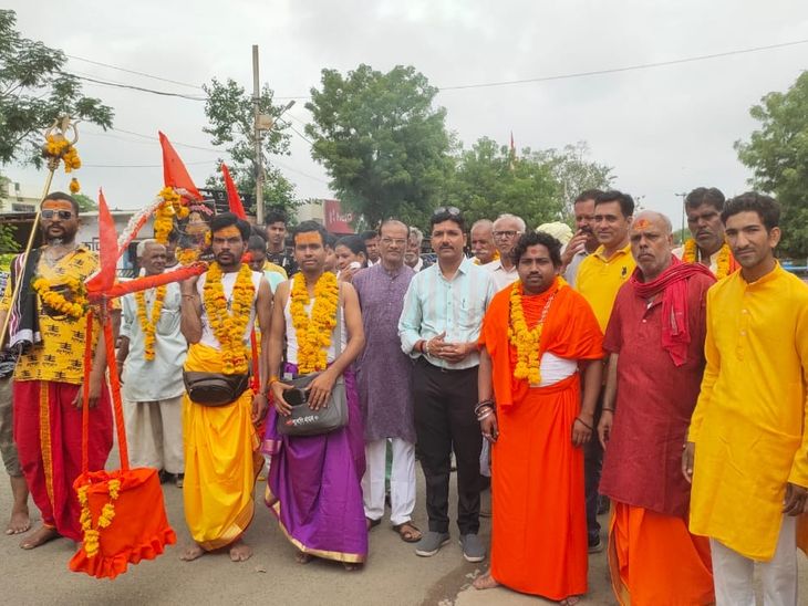 In the holy month of Shravan, the members of Bhasma Ramaiya Bhakt ...