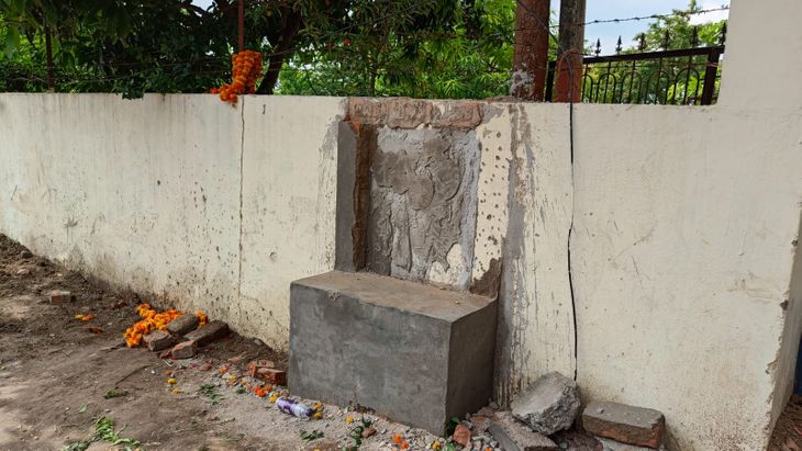 DPRC building: DM's name on the board, DDC laid the foundation stone ...