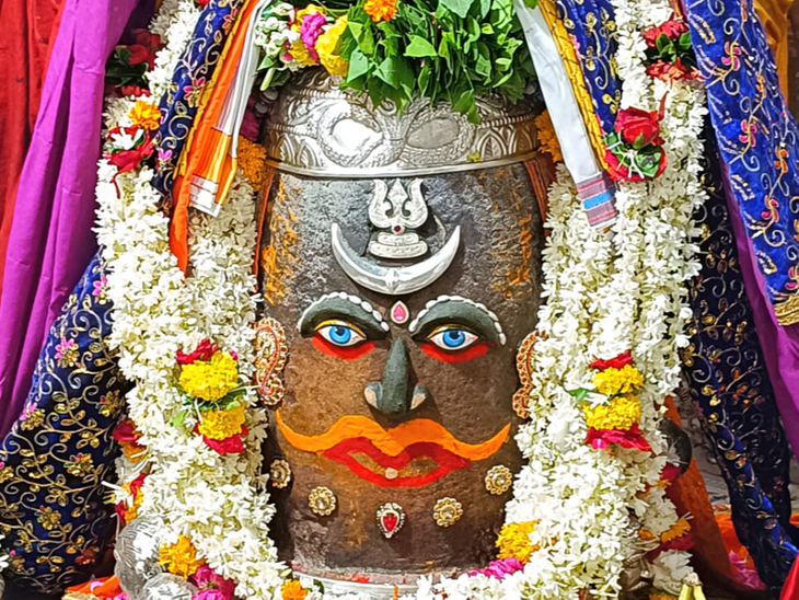 Offer Tripund Trishul on the head of Lord Mahakal and adorn yourself as ...