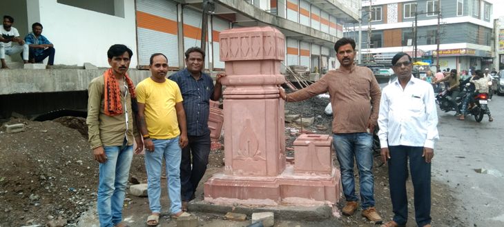 Construction of Siddhnath gate started, carving of trishul and bells
