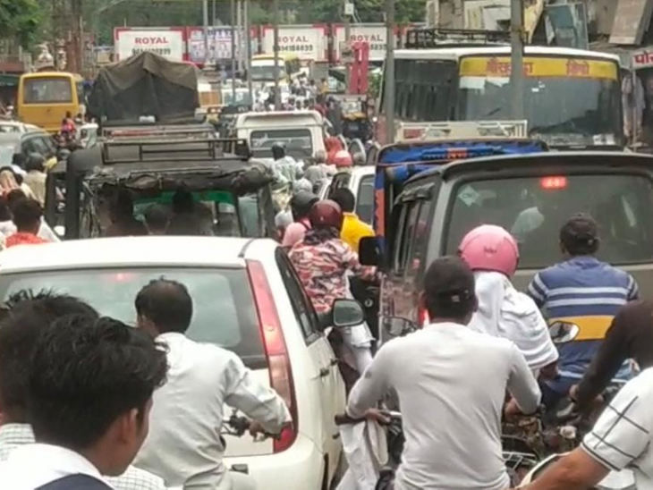 Traffic jam, traffic affected | रोडवेज़ निगम के बस हुई खराब: ट्रैफिक ...