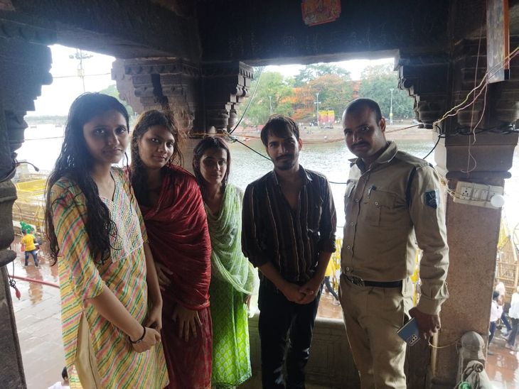 Three girls drowned while trying to save the youth of Indore at Ramghat ...