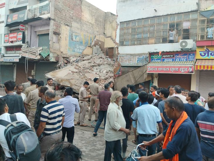 Two employees sleeping inside the bakery were injured, the building was ...