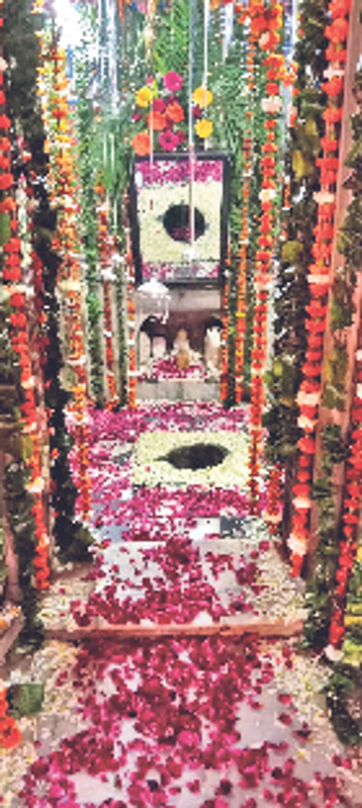 Crowd of devotees at Shiv Kund in the month of Shravan, decorated ...