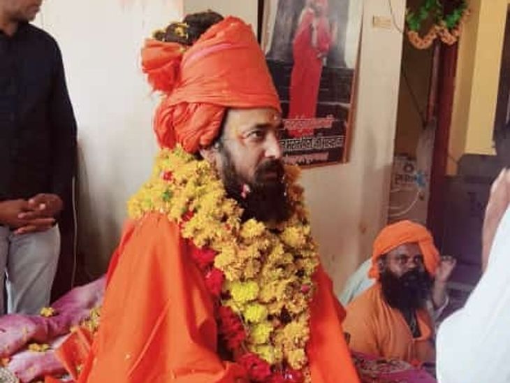 Was going from Kashi to Ujjain, had a heart attack on the way