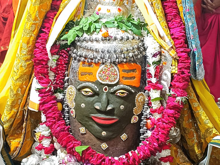 Divine makeup of Baba Mahakal as king | गुरुवार भस्म आरती दर्शन: बाबा ...