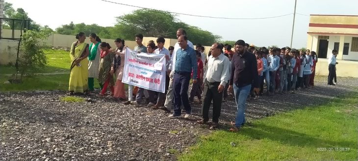 Taking out a rally and giving the message of cleanliness, took an oath ...