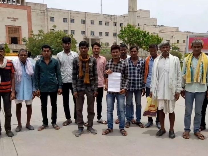 Villagers demonstrated in mini secretariat | चारागाह भूमि से अतिक्रमण ...