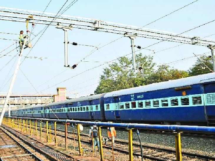 Flood stopped wheels of buses and trains going to Delhi, 17 buses ...