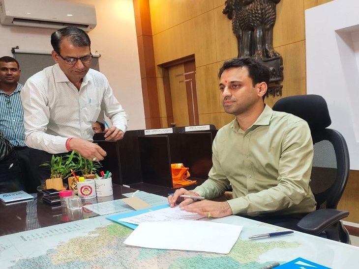 ias arvind kumar poswal udaipur new collector, poswal join udaipur dm ...