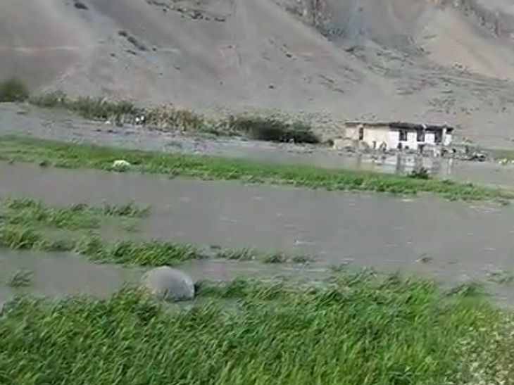 Lahaul Spitti Kholaksa village Flood Update | लाहौल स्पीति में बाढ़ ने मचाई तबाही: नाले का ...