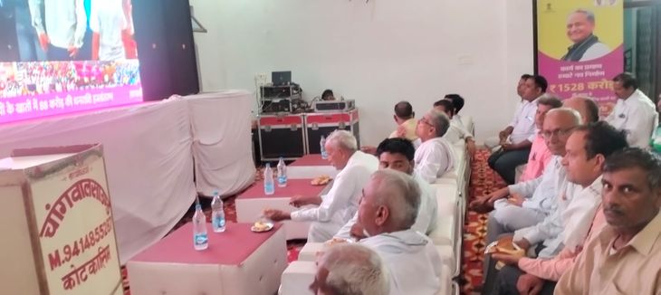 The Chief Minister laid the foundation stone of various construction ...