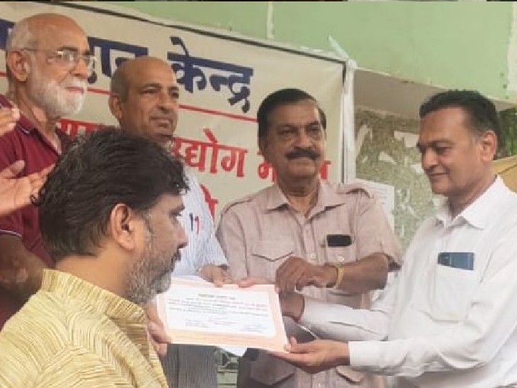 Defeated Ravi Purohit on the post of president of a group of Bikaner ...