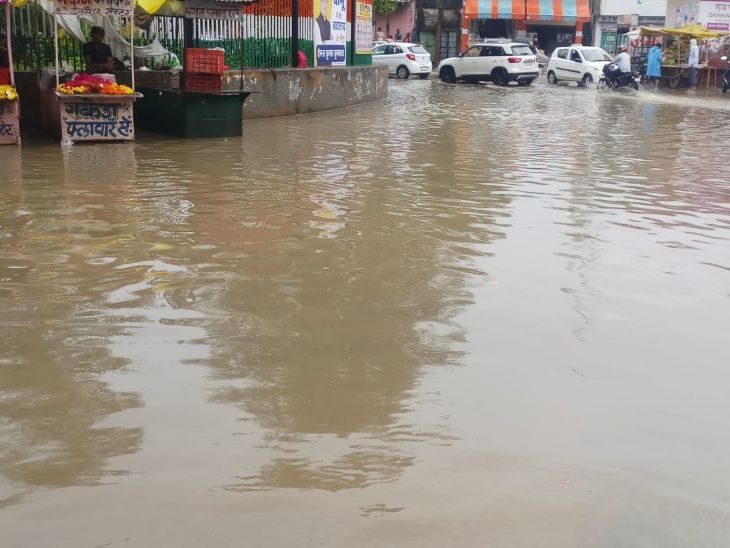 Water filled on the roads after heavy rains in Chomu | चौमूं में तेज ...