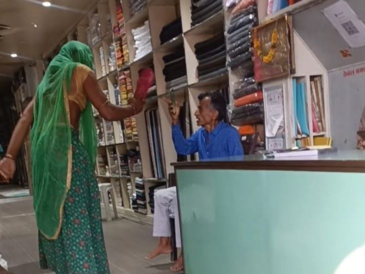 A video of a woman arguing with a shopkeeper at a shop in Manasa by ...