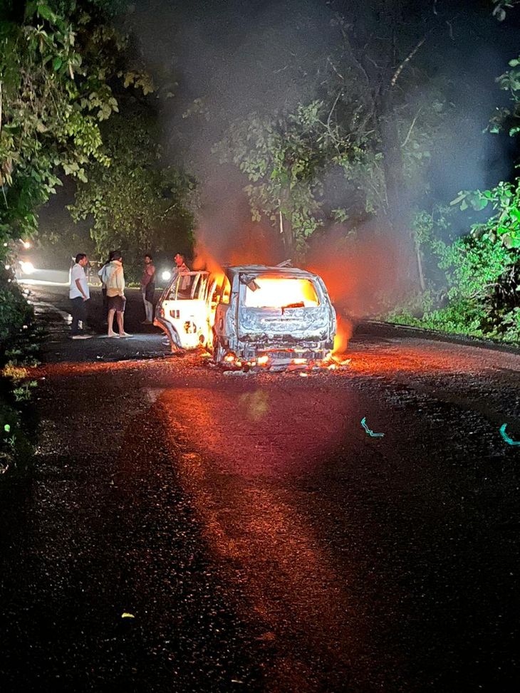 Car caught fire due to sparking in battery, no casualties