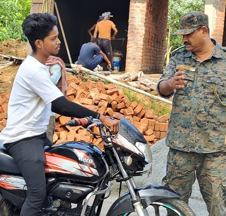 38 thousand challan was deducted from 20 vehicles | 20 वाहनों से 38 हजार का चालान काटा गया ...