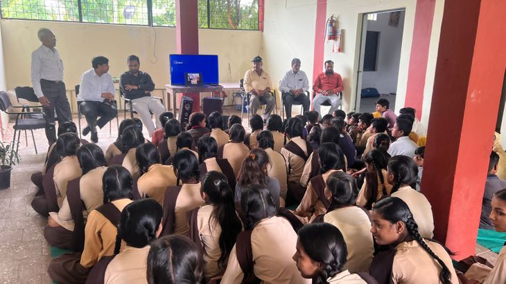 Meet the Future Program at Khedavda Sh.High School | खेड़ावदा शा ...