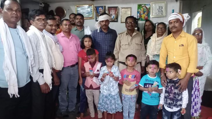 Tribal Dhruv Gond Samaj honored the newly entered children | आदिवासी ...
