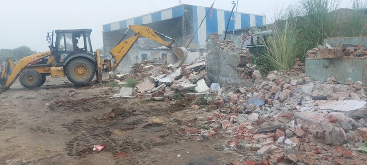 Illegal construction of two factories demolished on impossible road in ...