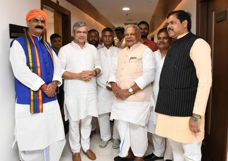 MP Dr. Gopalji Thakur met Union Railway Minister at Rail Bhavan | सांसद ...