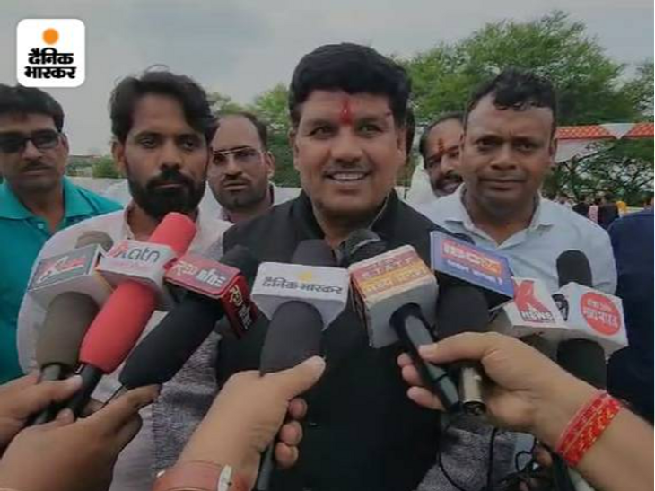 Prime Minister Narendra Modi mustache hair, Rahul Gandhi-Sonia Gandhi ...