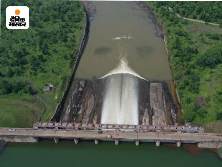 Level reached 1663.20 feet; Kolar Dam's 2 gates open up to one meter ...