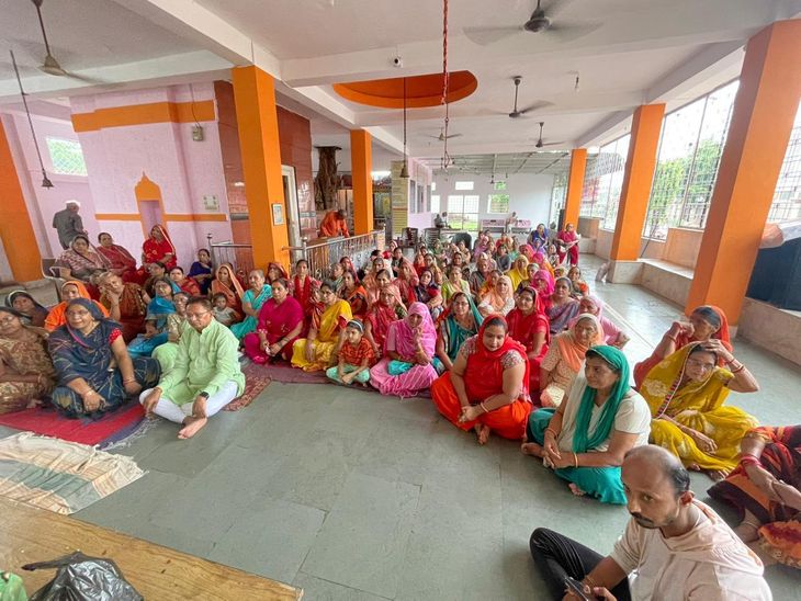 Govardhan Puja on the fifth day of Bhagwat Katha at Shri Shiv Hanuman ...