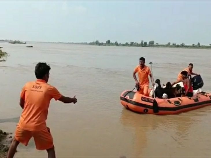 2 shepherds stranded overnight on the island of river Parvati | पार्वती नदी के टापू पर रातभर ...