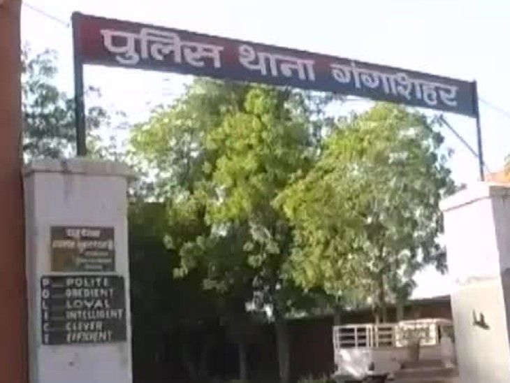 Two youths were beaten up due to old enmity, one was taken away, thrown ...