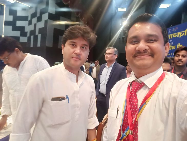 Union Minister Scindia gave appointment letter to Deepak | केंद्रीय ...