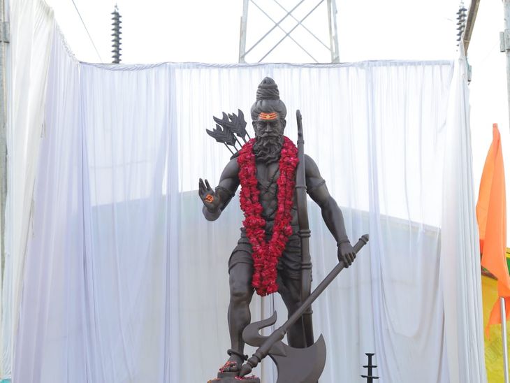 11 feet tall statue made in Jaipur