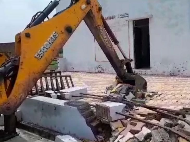 Construction work in three colonies demolished, action taken under the leadership of SDM ...