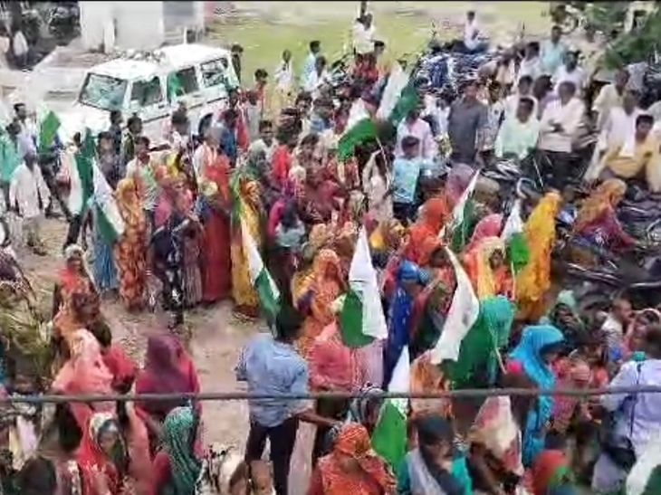 Hundreds of villagers of 25 villages submitted memorandum to SDM ...