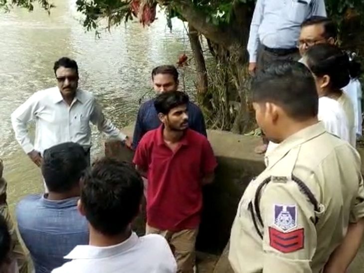 Had gone to visit Hanuman temple located in Rangai with husband, rescue ...