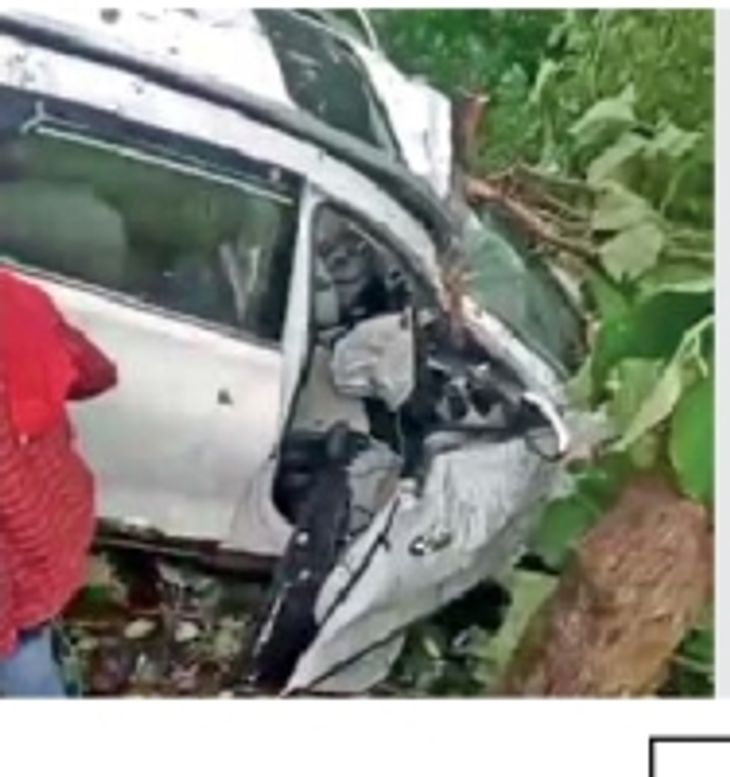 Car fell 150 feet down in the ditch of Bheru Ghat, life saved from air ...