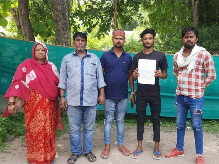 The young man reached the SP office, accused the girls of filing a ...