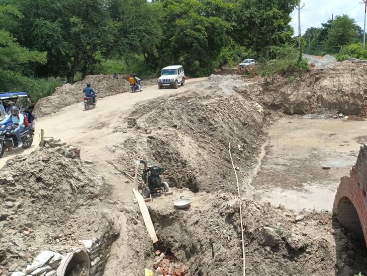 The district lost contact with the Prayagraj Ayodhya Highway, affecting ...
