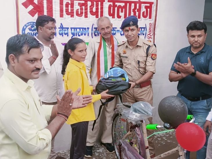 Honored student included in all over top ten, IPS Manoj Rawat ...